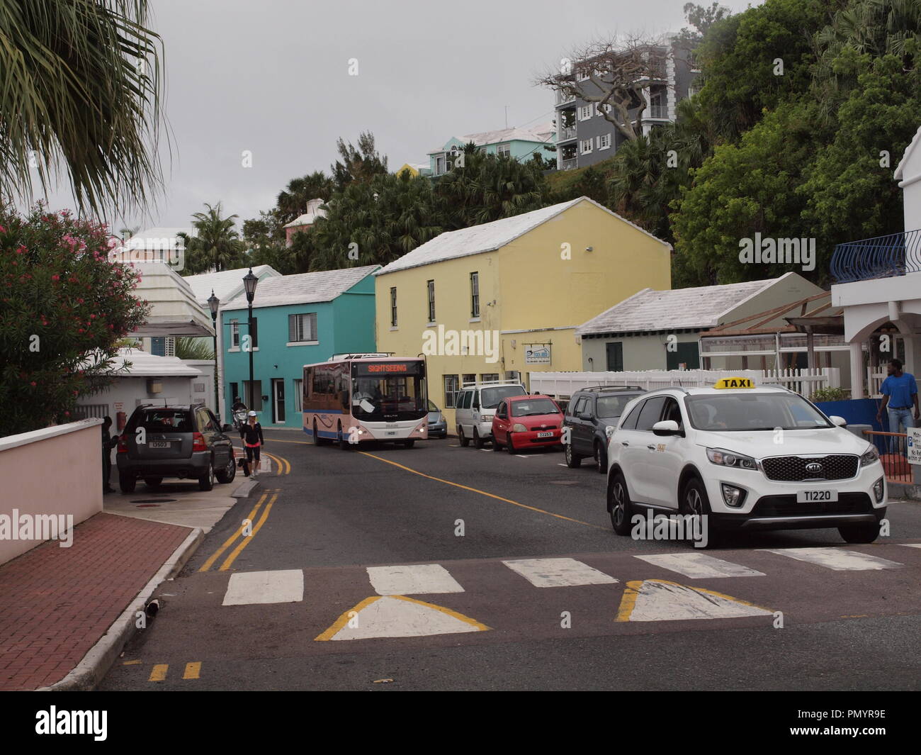 Bus on a bermuda roadway hi-res stock photography and images - Alamy