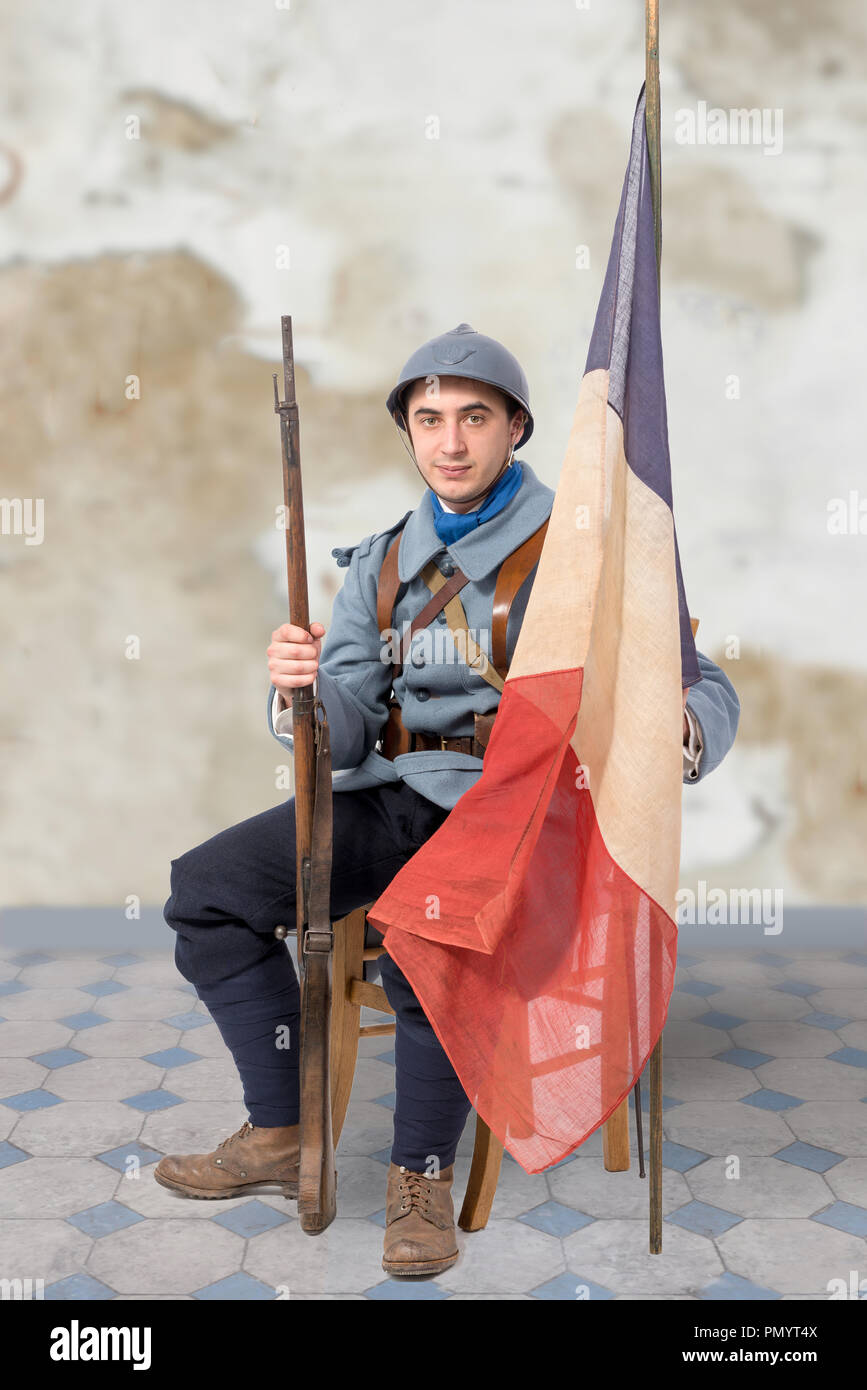 a French soldier, 1914 1918 sitting with tricolour flag Stock Photo - Alamy
