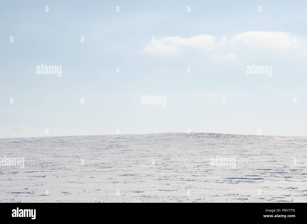 Snow field barren desolate hi-res stock photography and images - Alamy