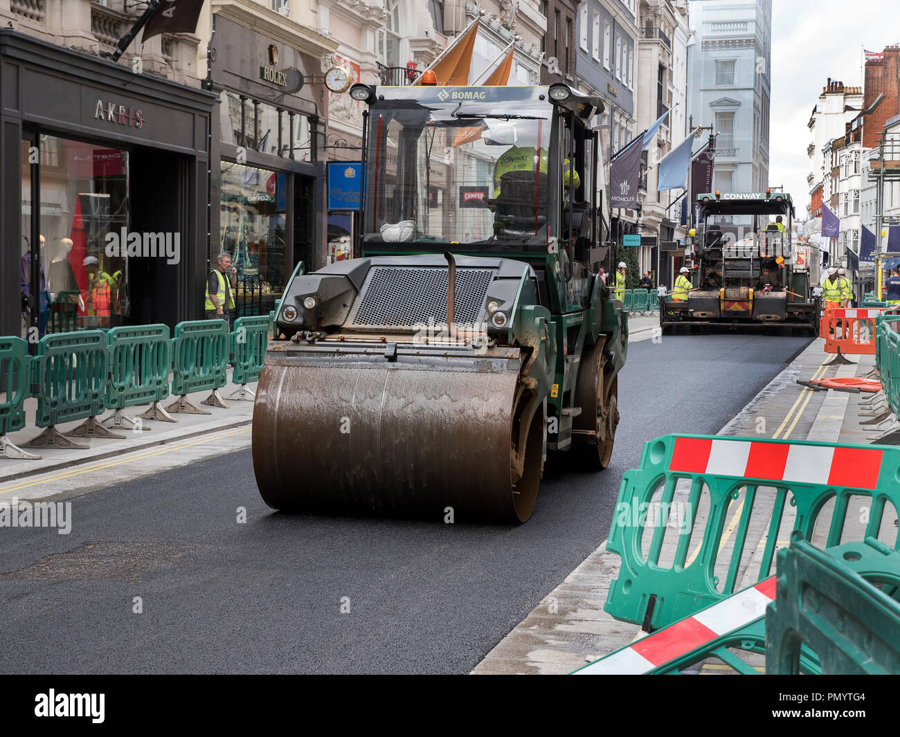 Tarmac road roller hi-res stock photography and images - Alamy