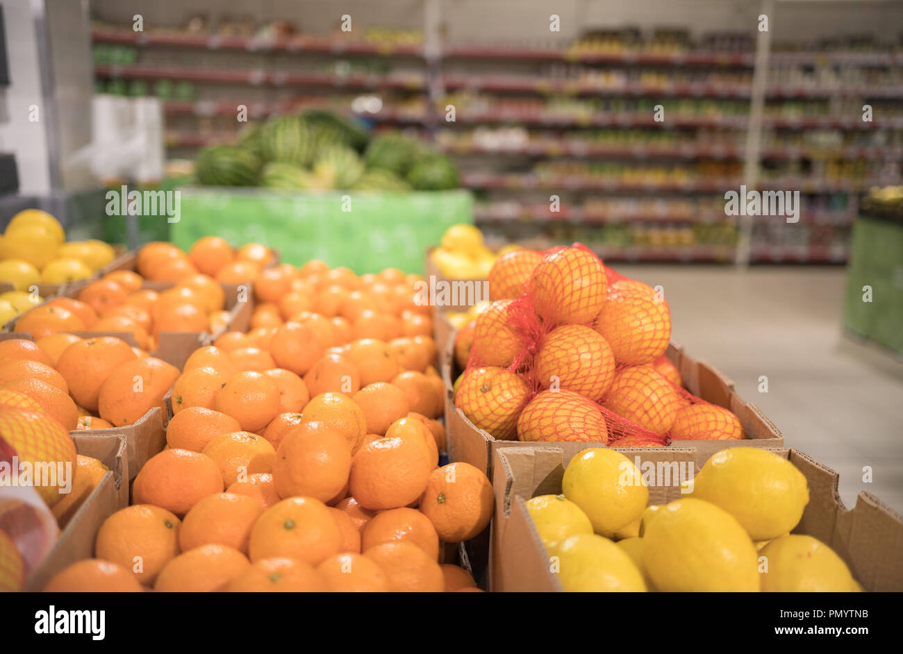 Bunch of oranges in the boxes in the supermarket Stock Photo - Alamy