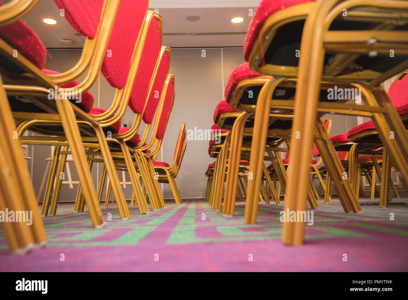 Chair rows in conference space hi-res stock photography and images - Alamy