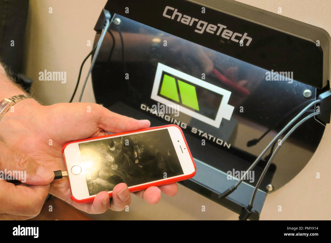 Battery charging hi-res stock photography and images - Alamy