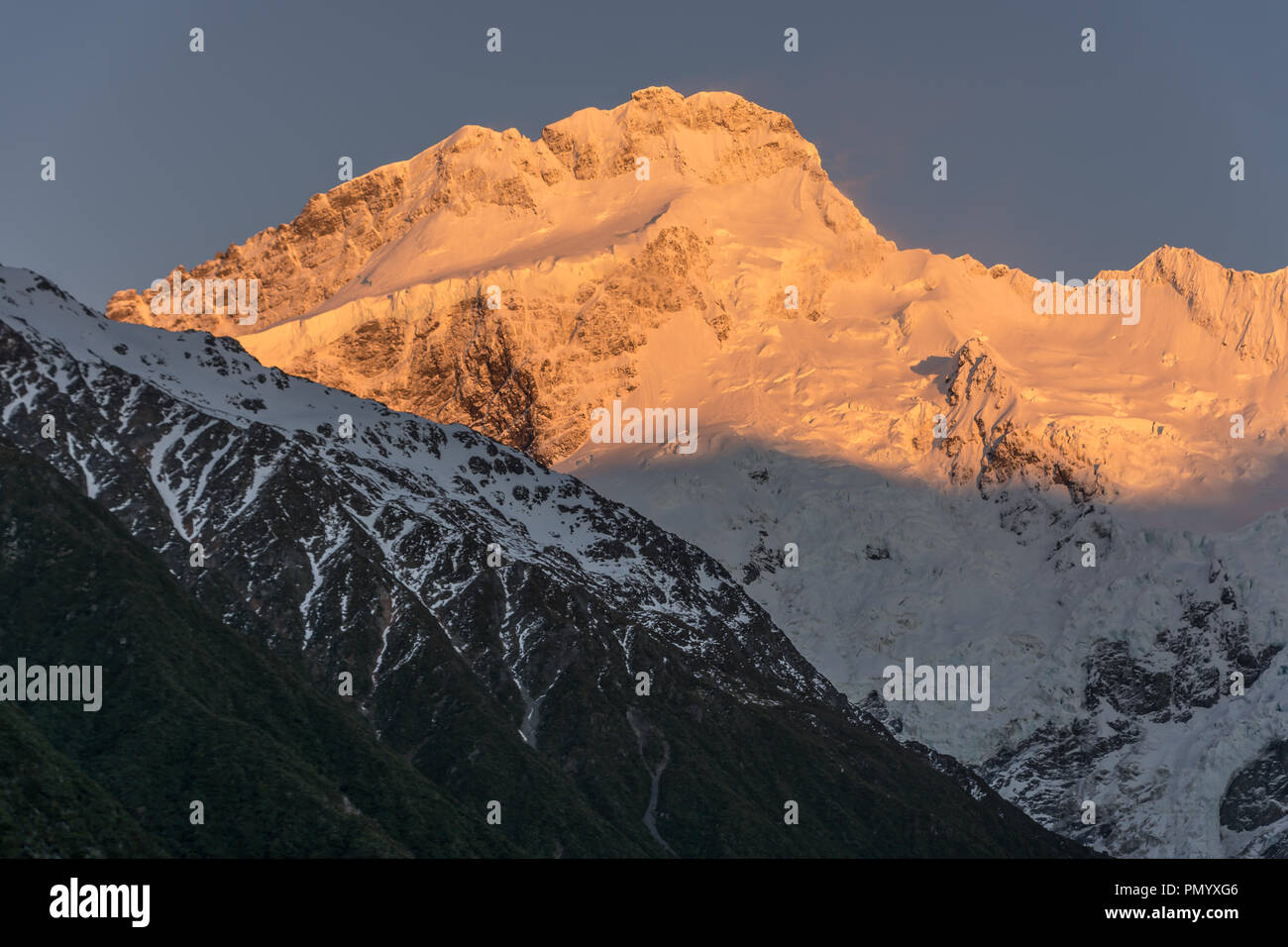 Sunrise on mountain in Mount Cook / Aoraki national park, New Zealand ...