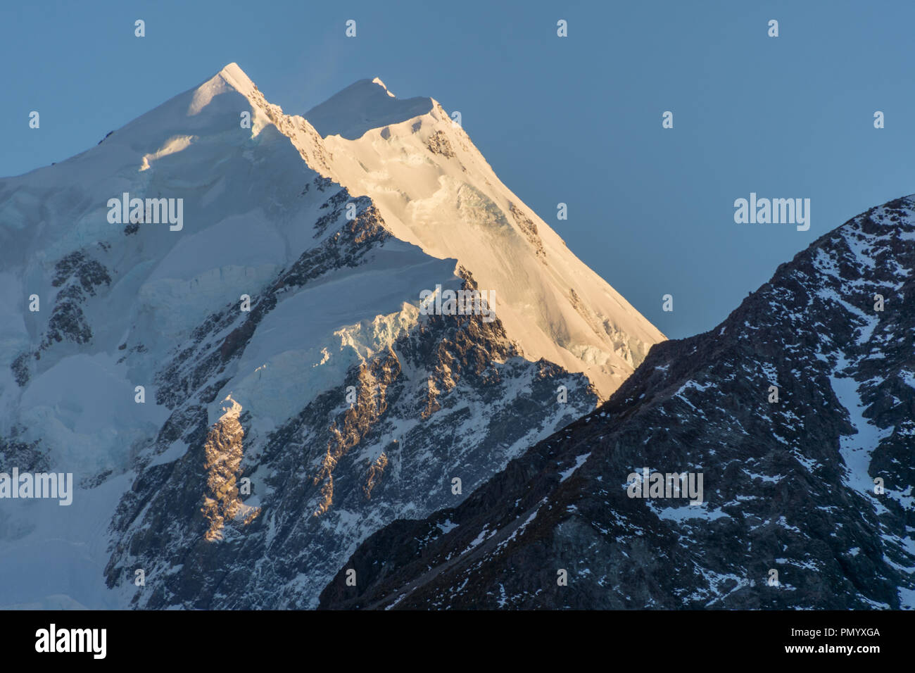 View of summit ridge of Mount Cook/Aoraki, New Zealand Stock Photo - Alamy