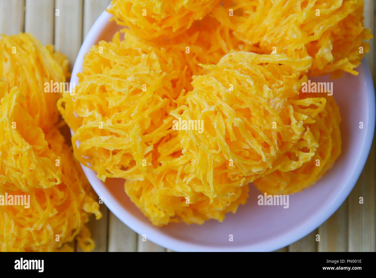 crispy golden threads on cup Stock Photo - Alamy