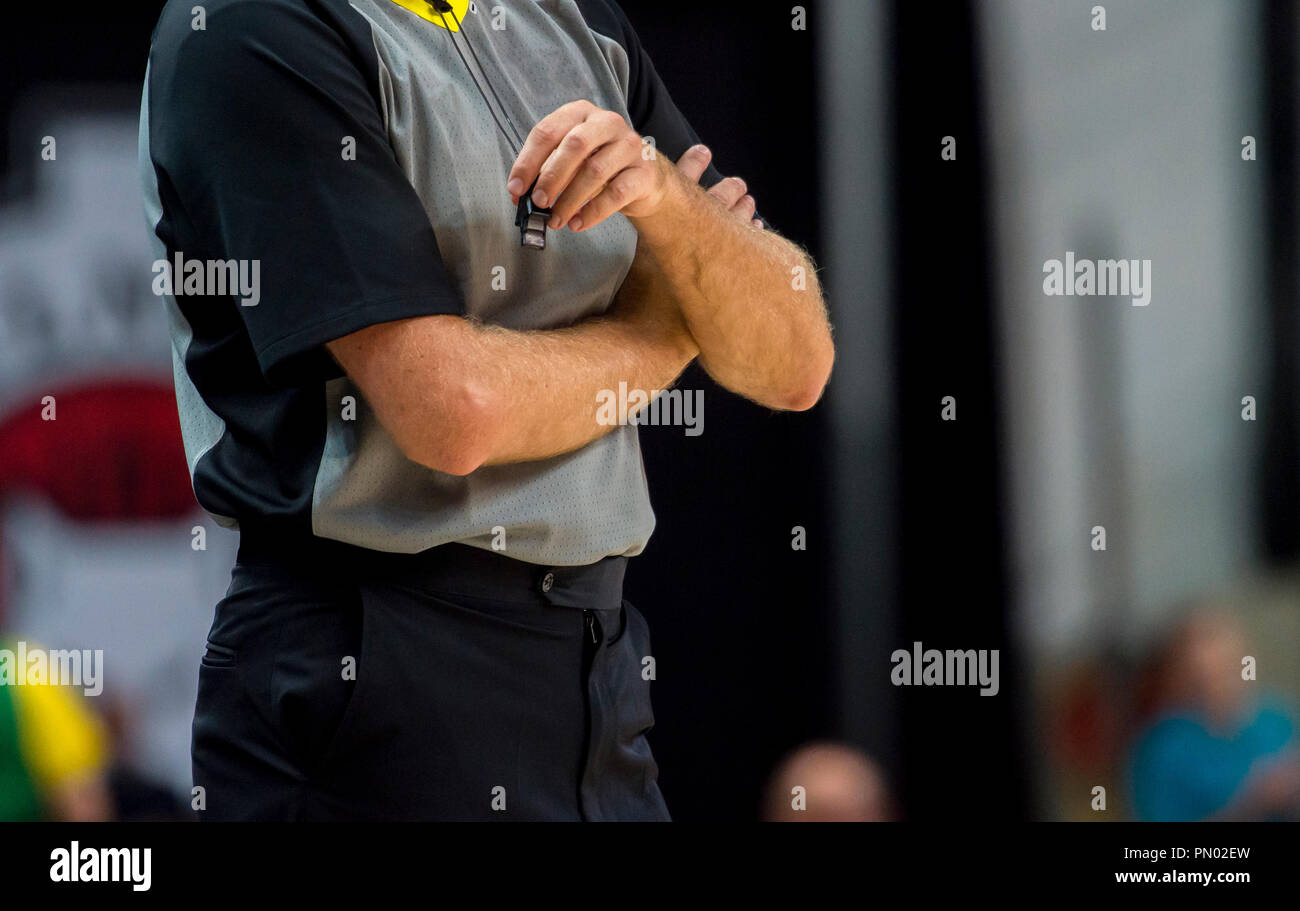 Basketball referee hi-res stock photography and images - Alamy