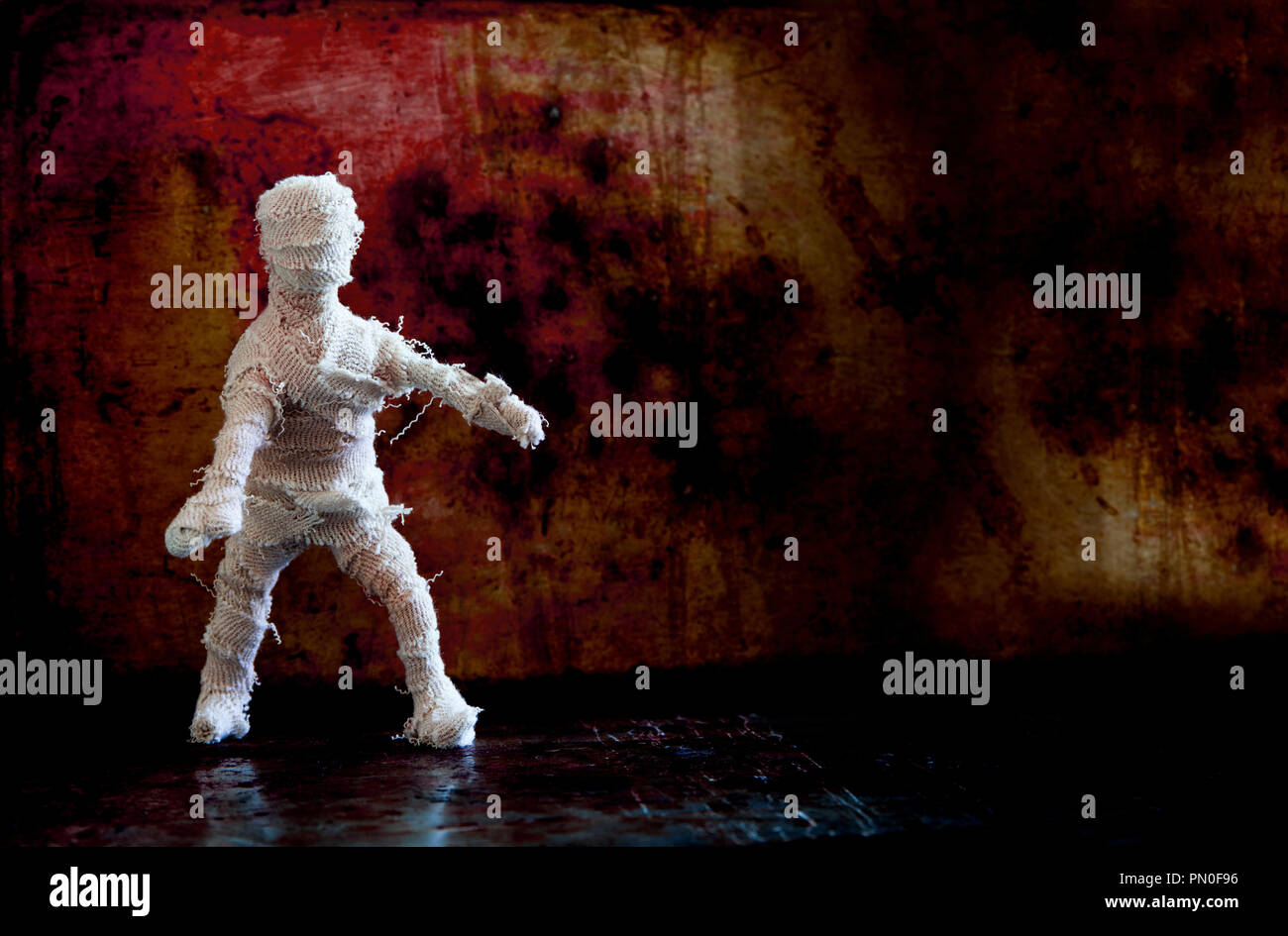Halloween and mummy costume hi-res stock photography and images - Alamy