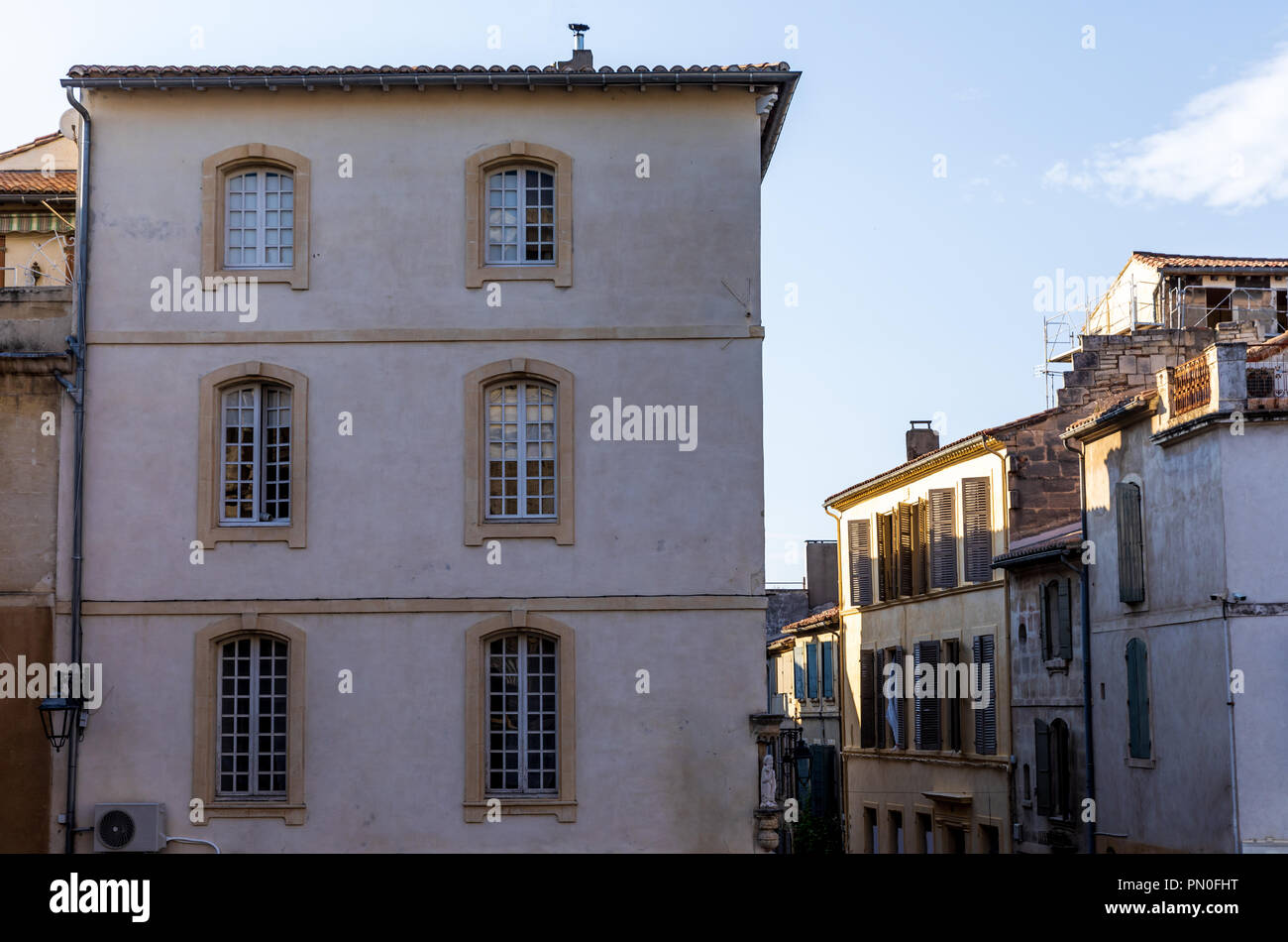 Old houses in provence hi-res stock photography and images - Alamy