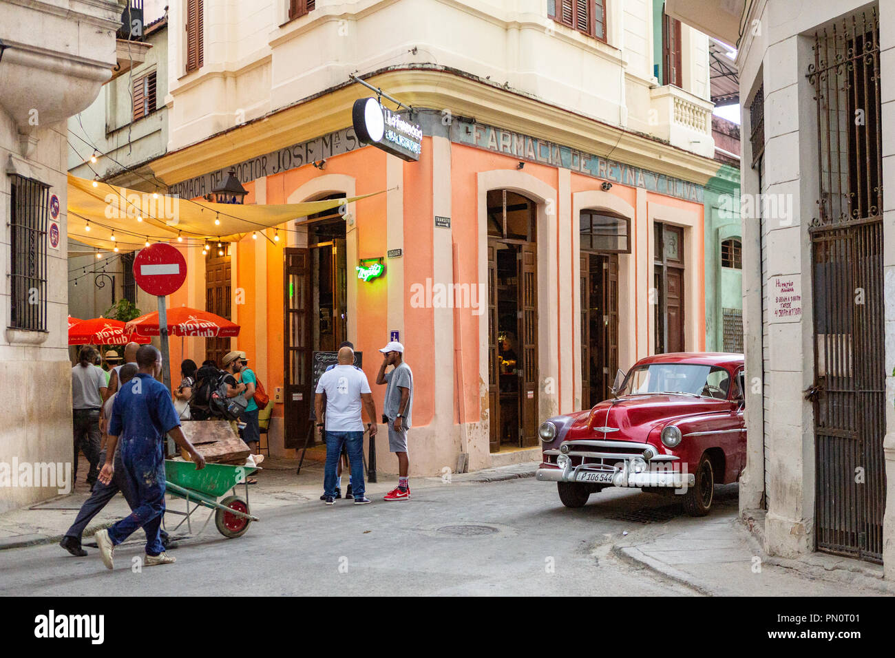 City street scene with classic car, Havana, Cuba Stock Photo - Alamy