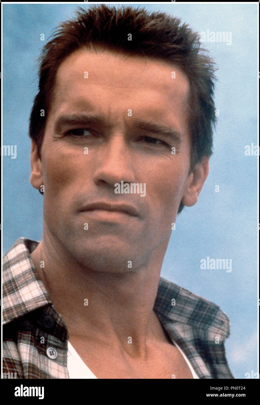 Arnold Schwarzenegger Commando Stock Photos & Arnold Schwarzenegger ...