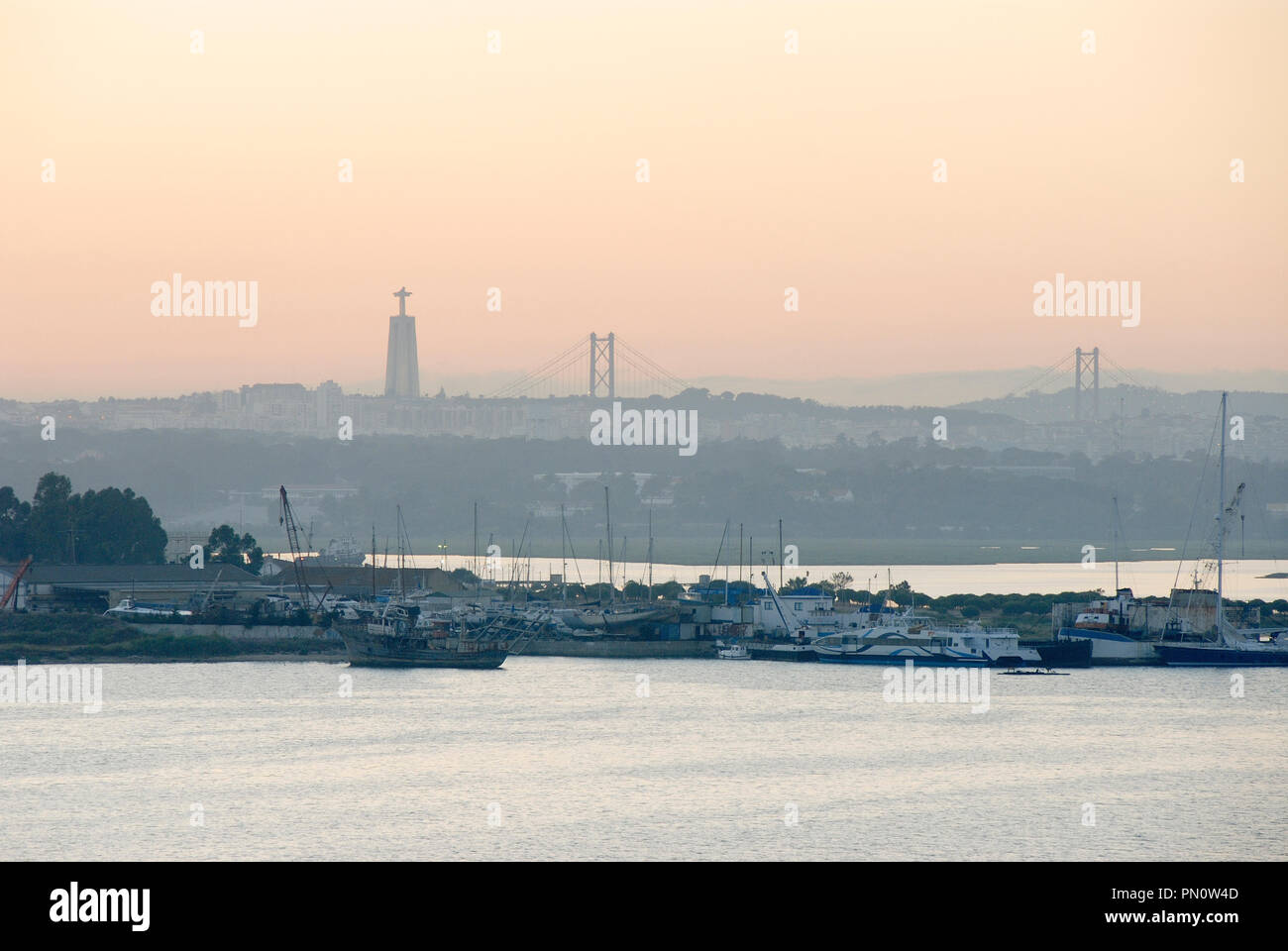 Seixal bay hi-res stock photography and images - Alamy