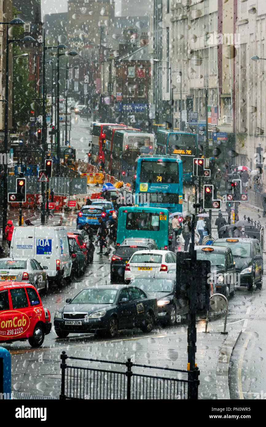 UK Weather. Traffic congestion on Lime St, Liverpool as traffic and ...