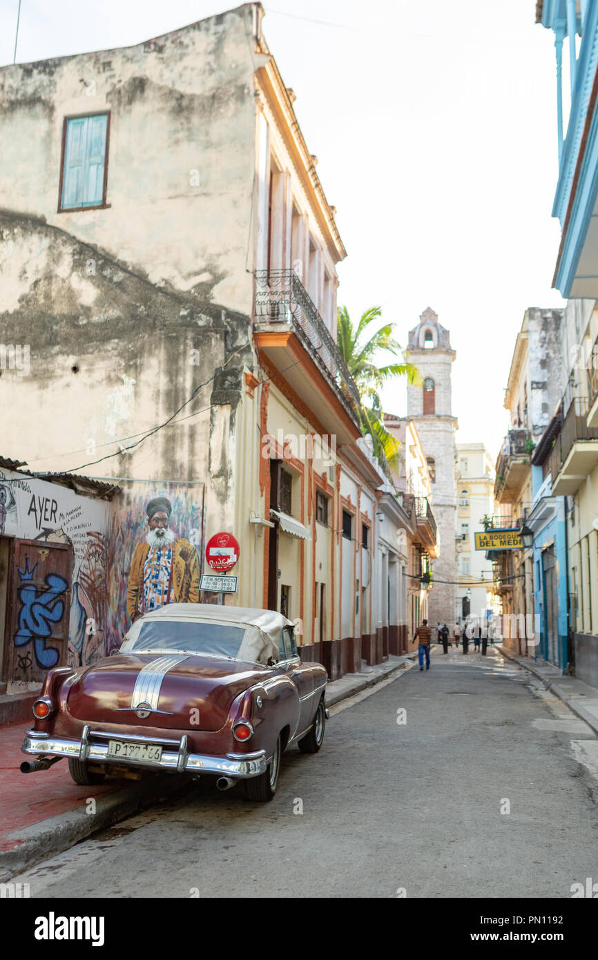 Havana street scene with classic car, Cuba Stock Photo - Alamy