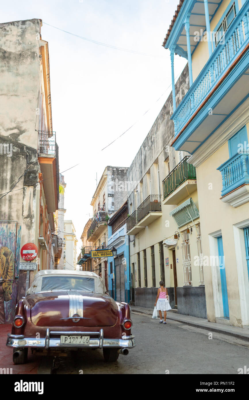 Havana street scene with classic car, Cuba Stock Photo - Alamy