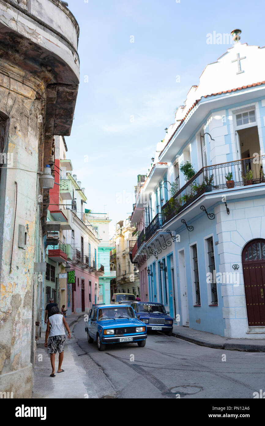 City scene with classic car, Havana, Cuba Stock Photo - Alamy