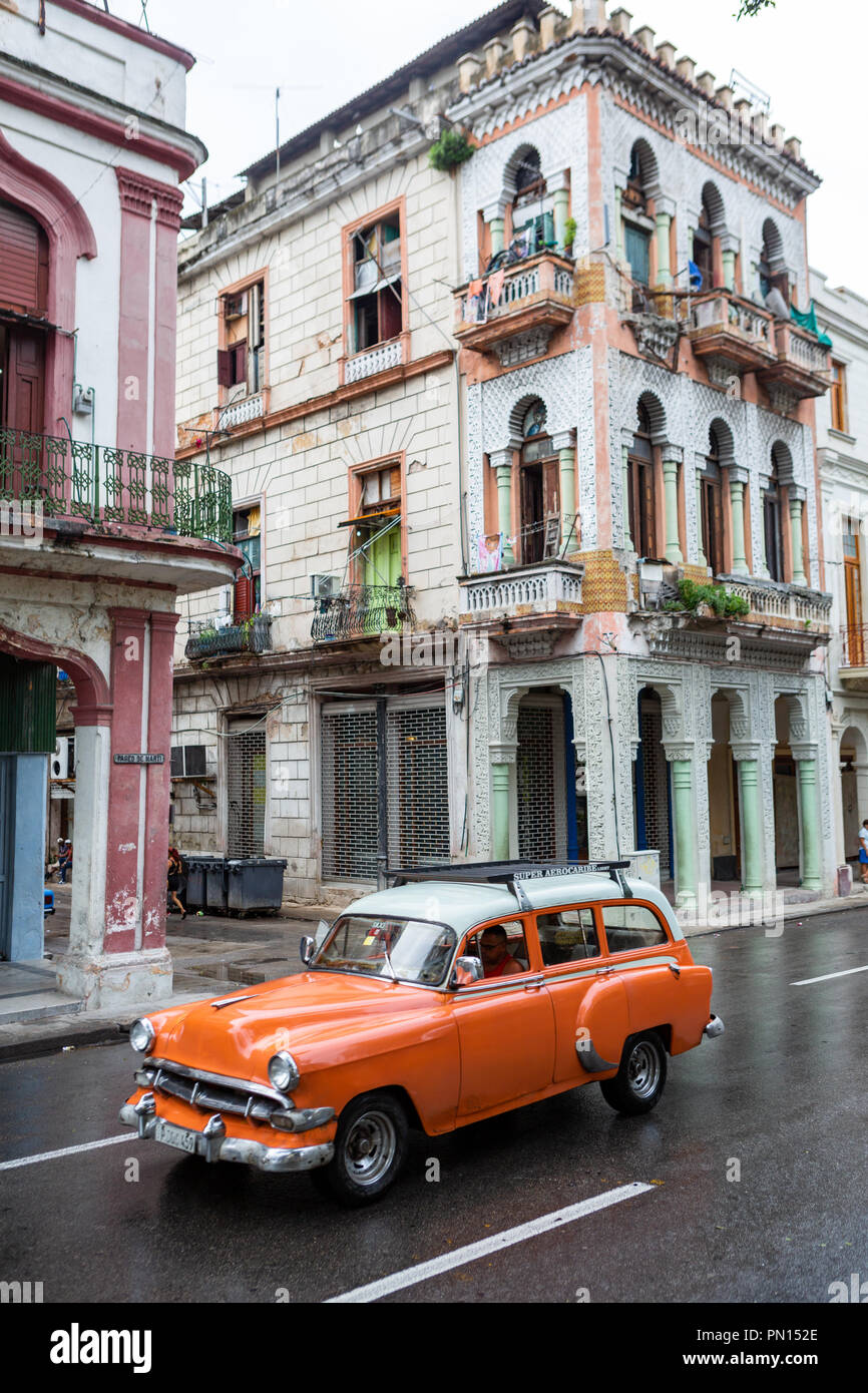Classic car street scene, Havana, Cuba Stock Photo - Alamy