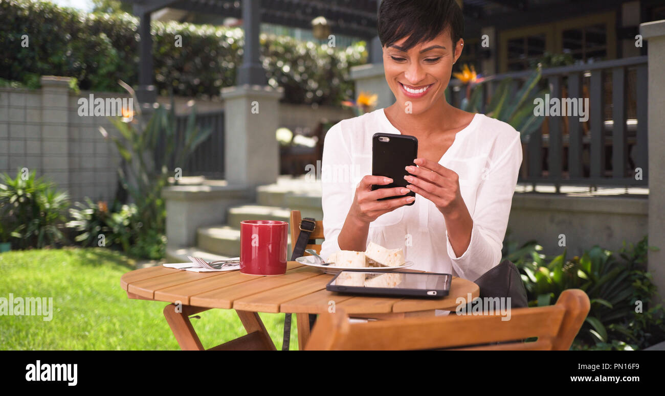 Woman facetime phone african hi-res stock photography and images - Alamy