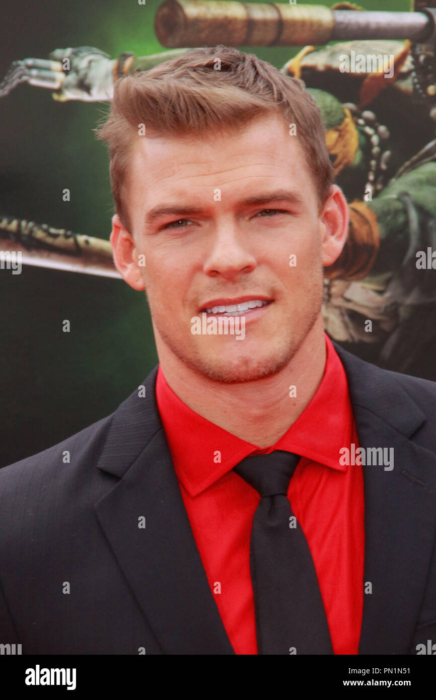 Alan ritchson hi-res stock photography and images - Alamy