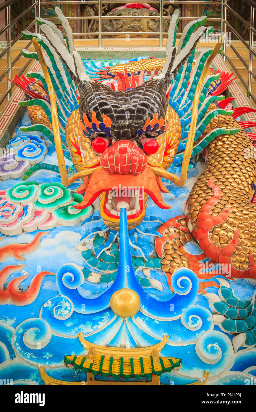 Colorful dragon sculpture at the entrance stair in Chinese temple Stock ...
