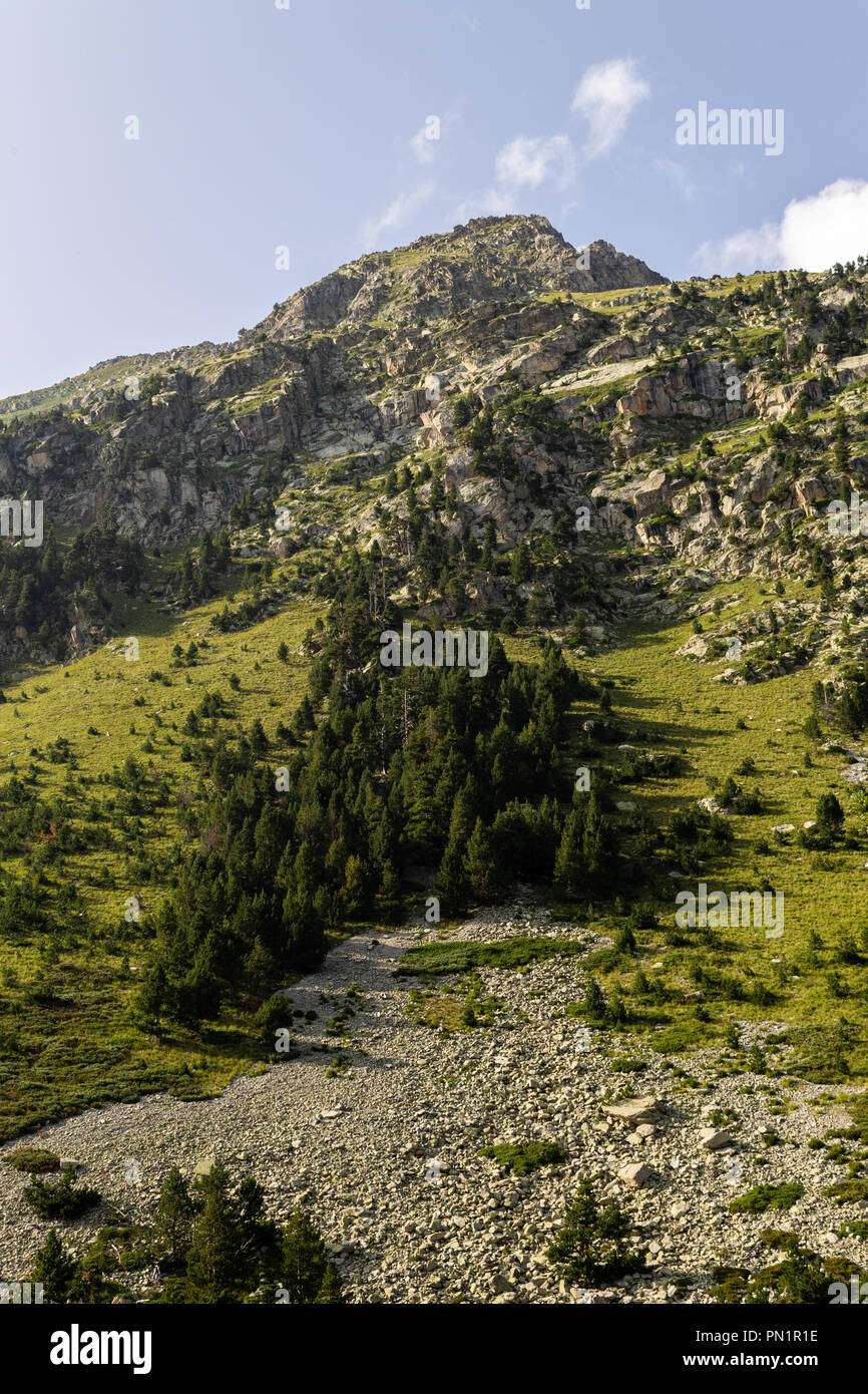 Hillside sit hi-res stock photography and images - Alamy