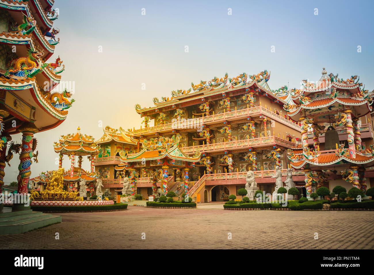Beautiful architectural buildings at Wihan Thep Sathit Phra Kitti ...