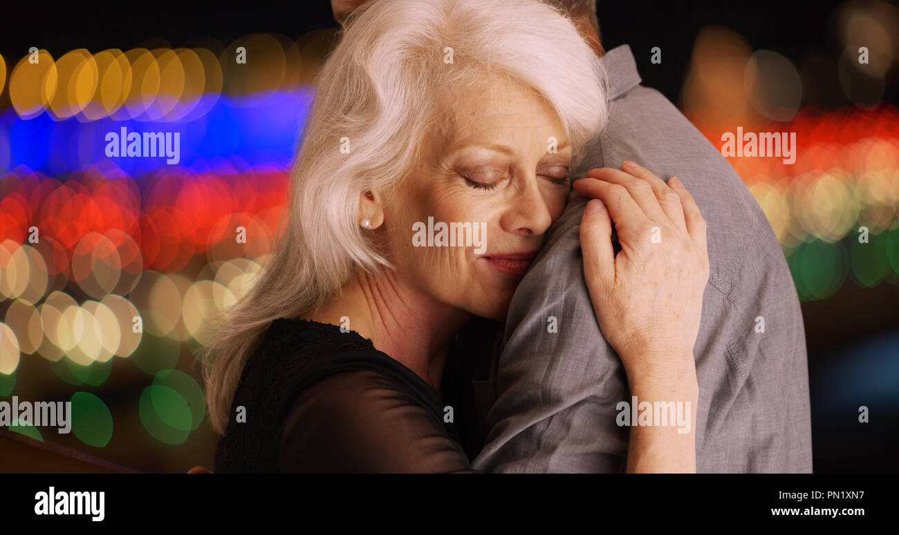 Citylife senior couple hi-res stock photography and images - Alamy