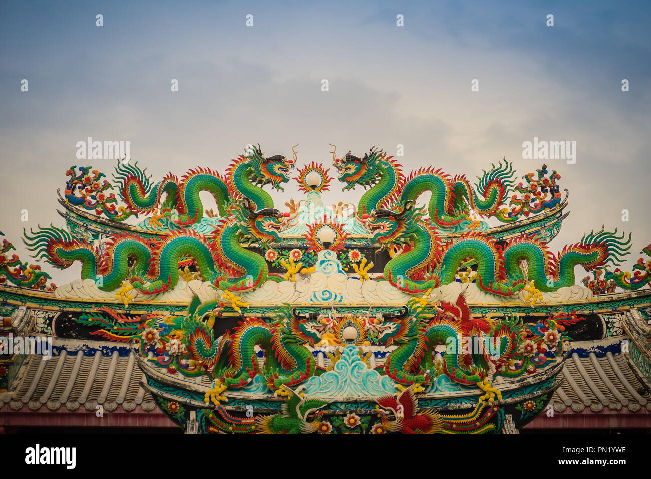 Colorful chinese dragon statues on roof in Chinese temple. Chinese ...