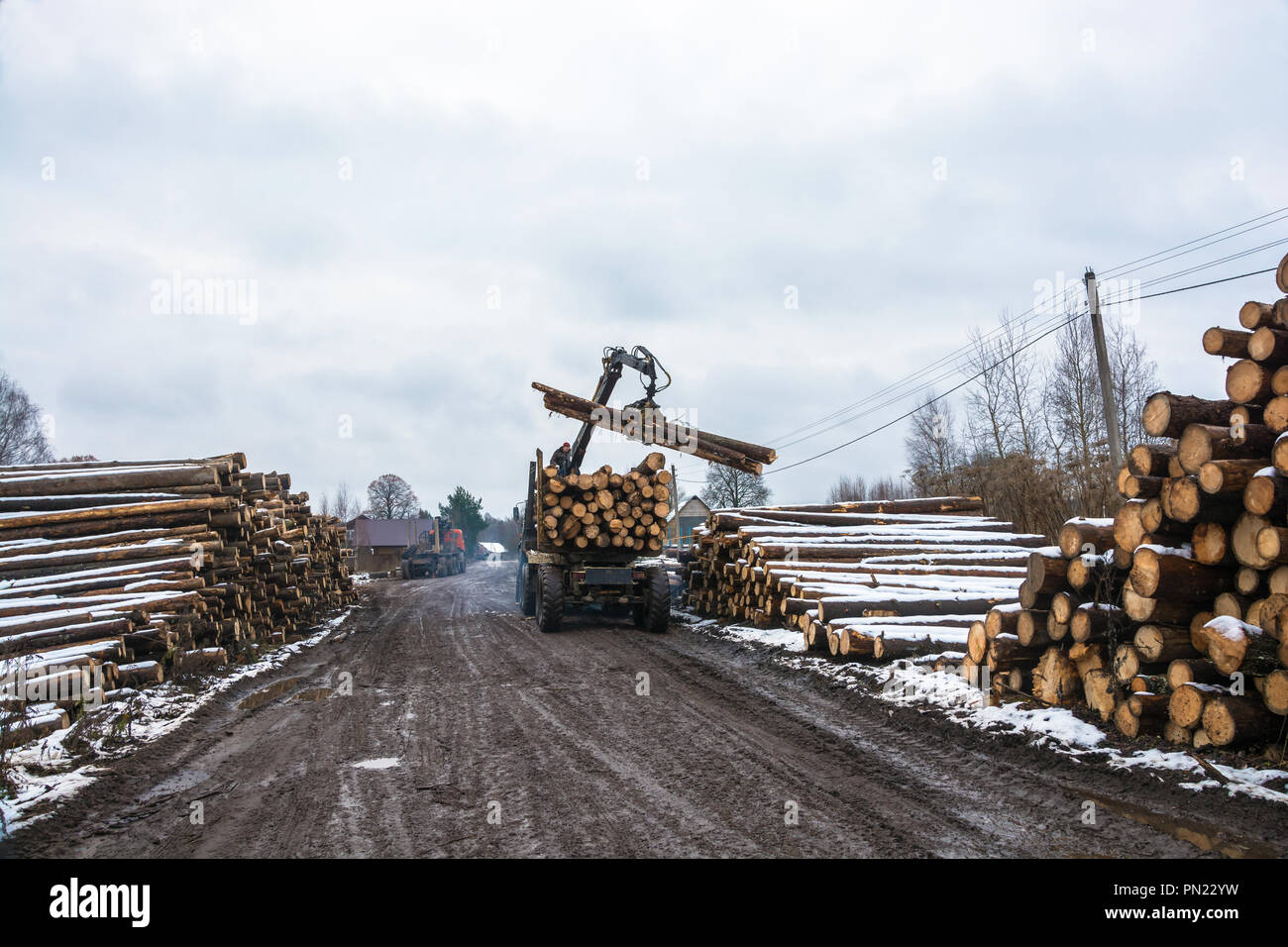 Loaded Logging Truck Stock Photos & Loaded Logging Truck Stock Images ...