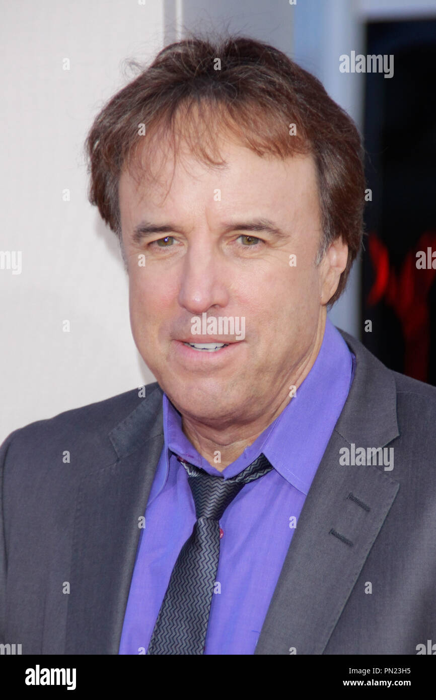 Kevin nealon red carpet event hi-res stock photography and images - Alamy