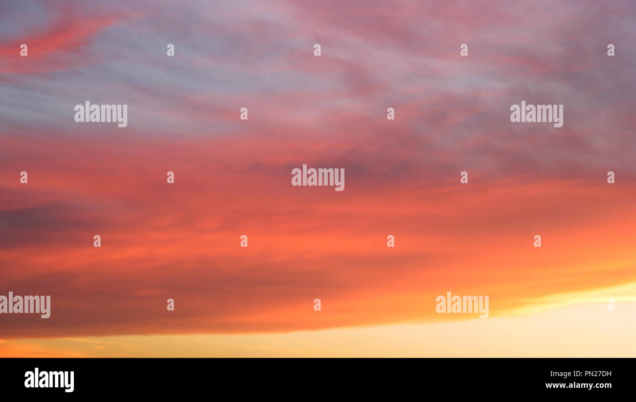 Golden gradient sky hi-res stock photography and images - Alamy