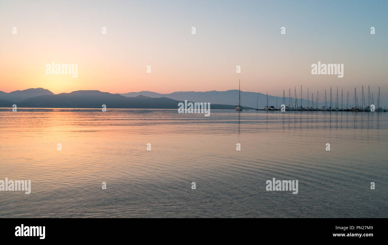 Gold golden hour reflection hi-res stock photography and images - Alamy