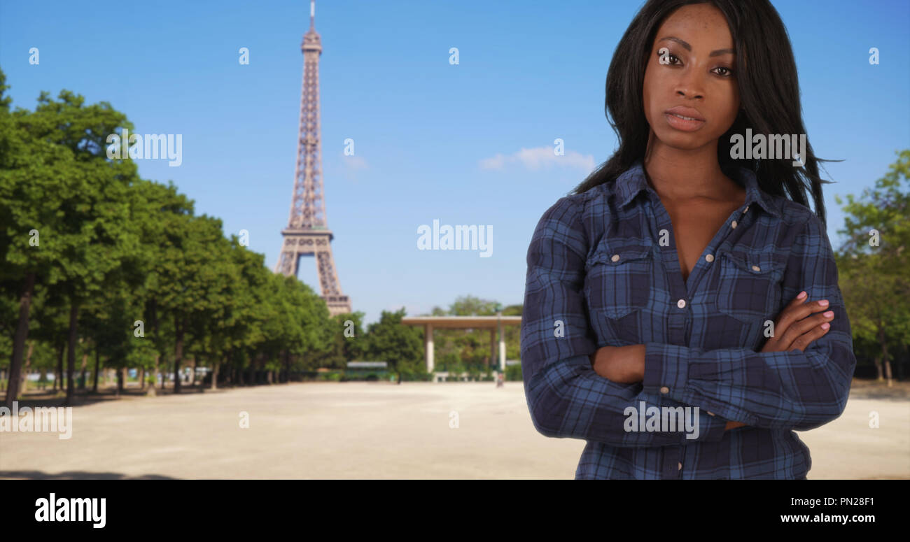 Black female tourist near eiffel hi-res stock photography and images ...