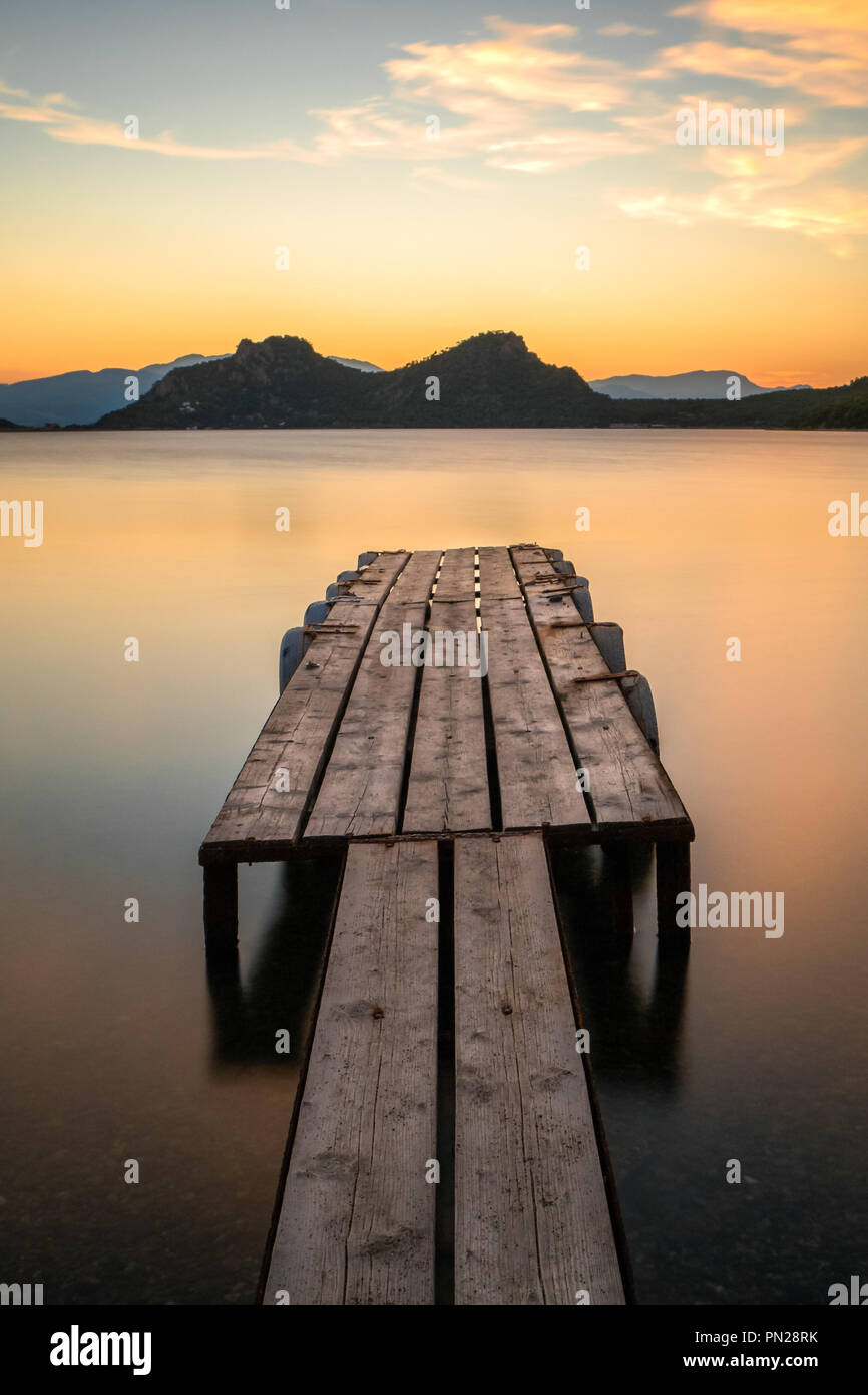 Wallpaper deck hi-res stock photography and images - Alamy