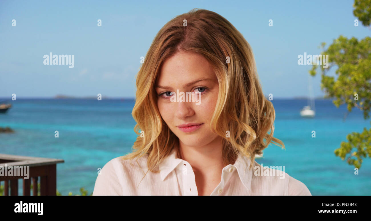 Couple embracing faces close hi-res stock photography and images - Alamy