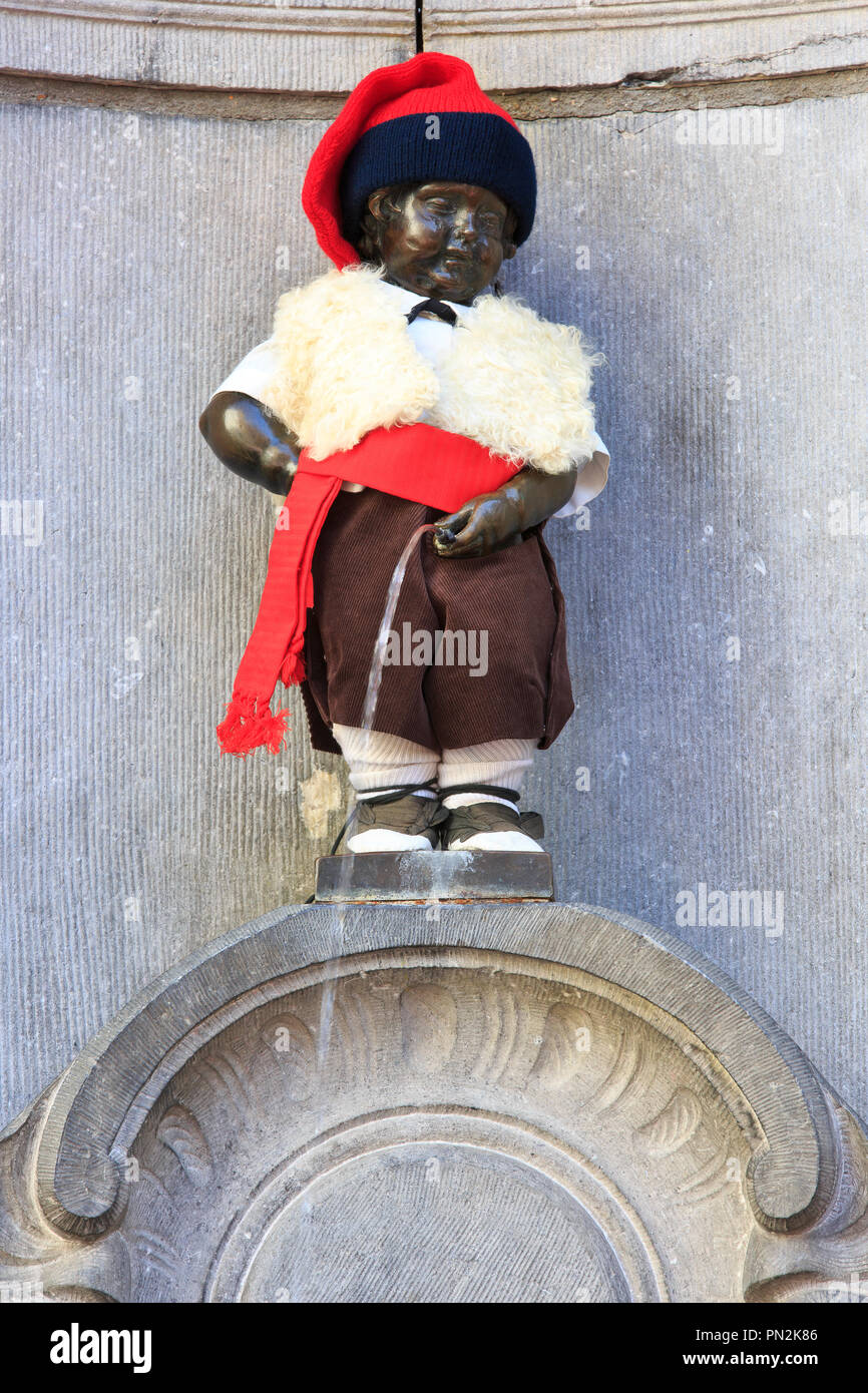 Statue of Manneken Pis dressed like a Catalan shepherd (Spanish region ...