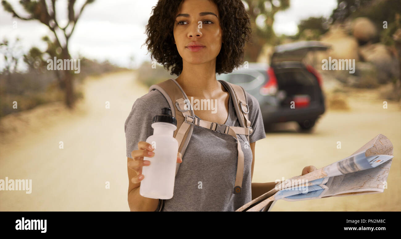 Lost female hiker looking at map of Mojave Desert Stock Photo - Alamy