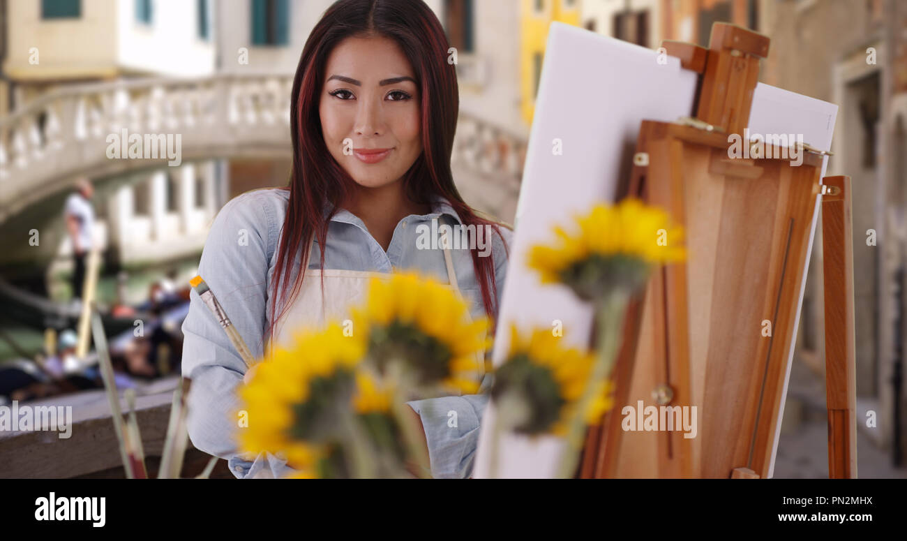 Female painter smiling outside hi-res stock photography and images - Alamy