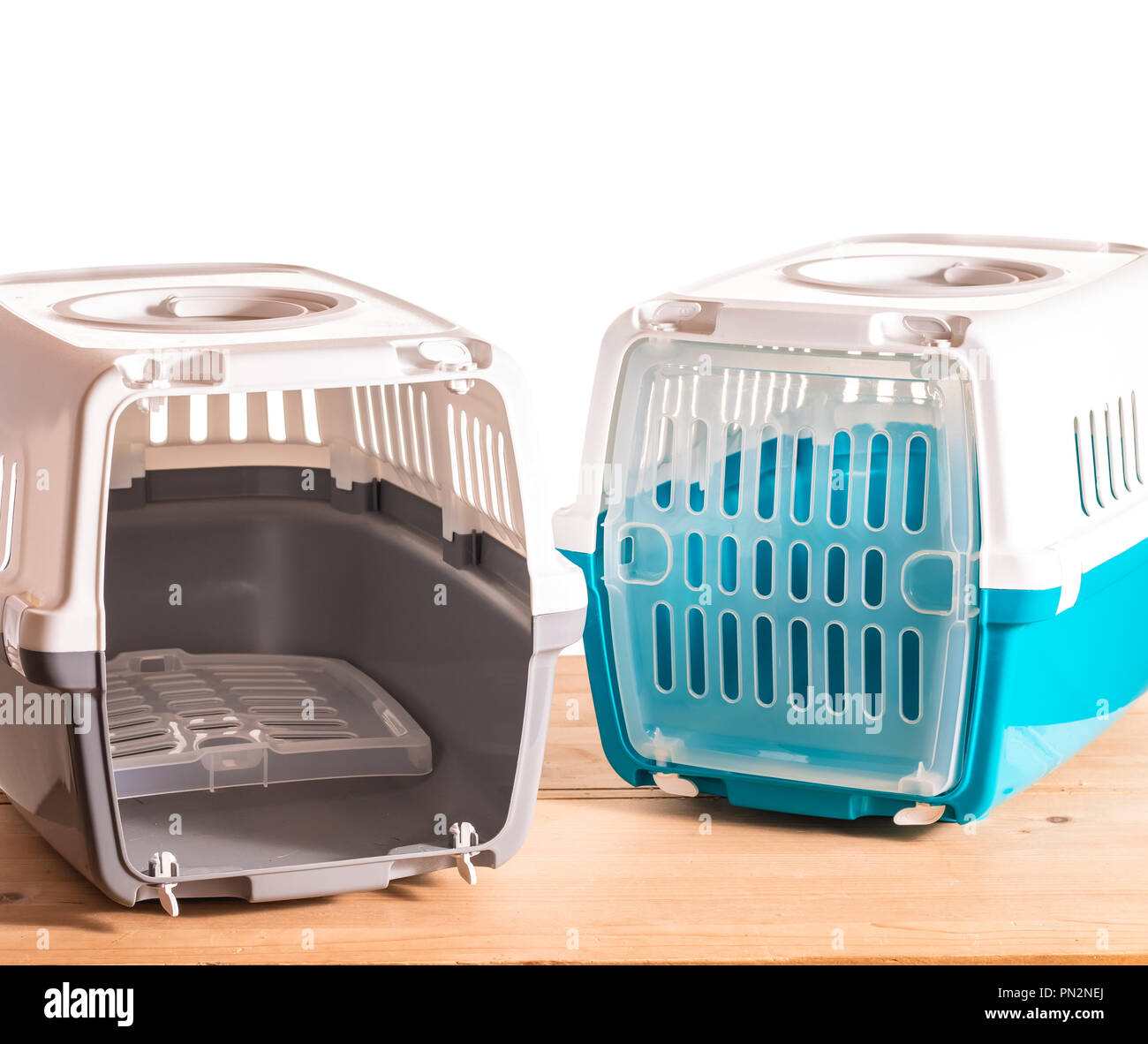 Dog crate airport hi-res stock photography and images - Alamy