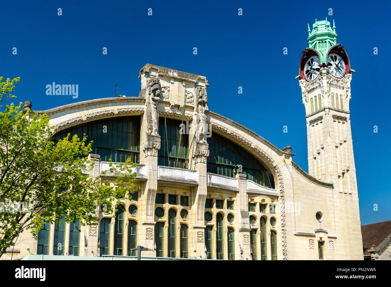 French station clock hi-res stock photography and images - Alamy
