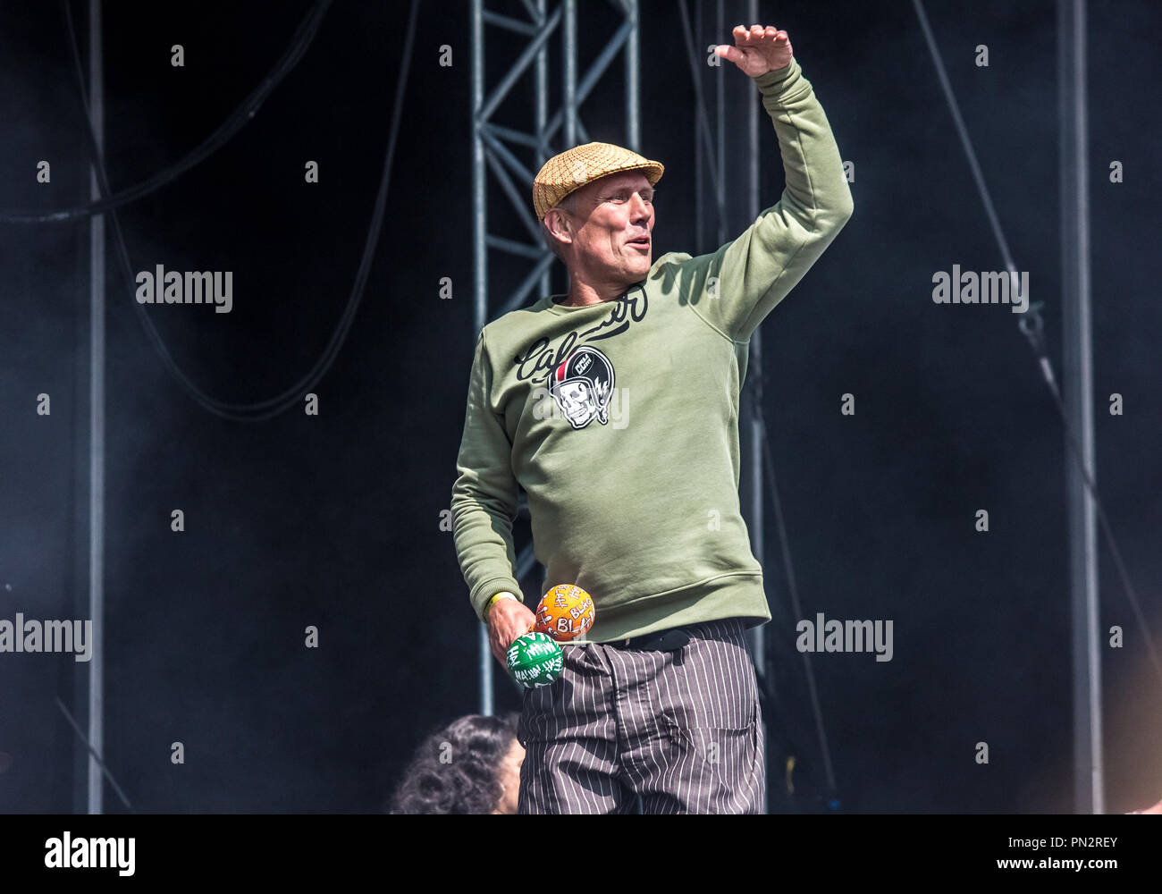 Happy mondays band performing hi-res stock photography and images - Alamy