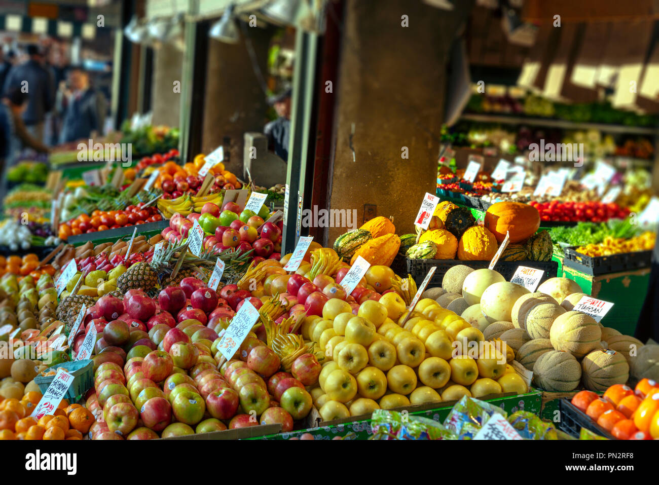 Farmers market fresh produce Stock Photo - Alamy