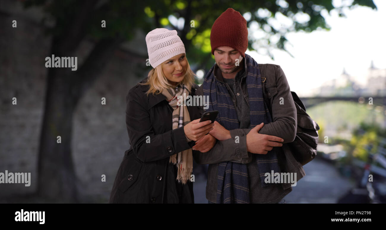 Lost couple in Paris use map on smartphone for directions Stock Photo ...