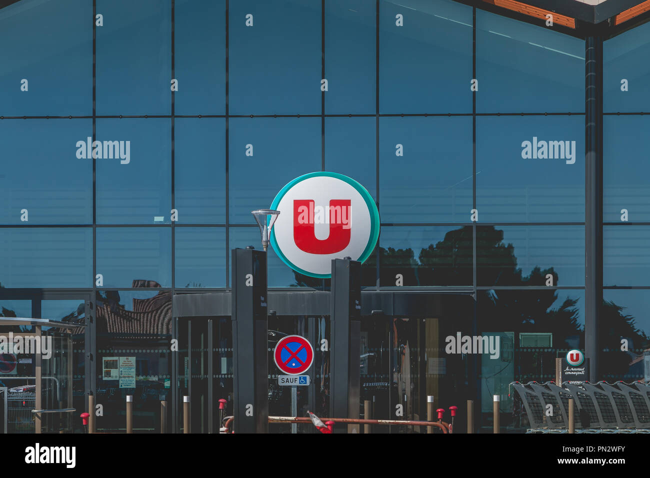 Super U High Resolution Stock Photography and Images - Alamy