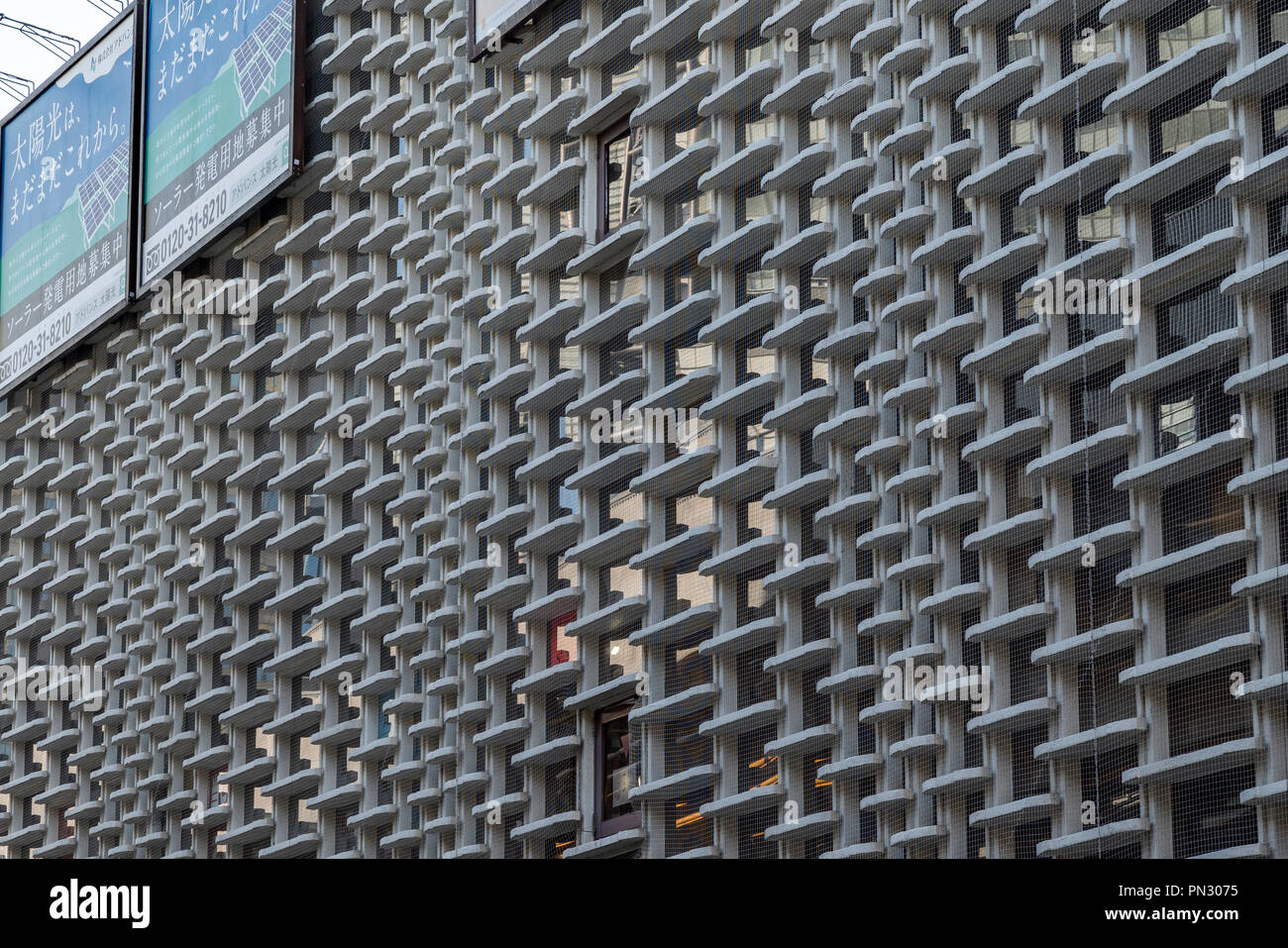 New shimbashi building hi-res stock photography and images - Alamy