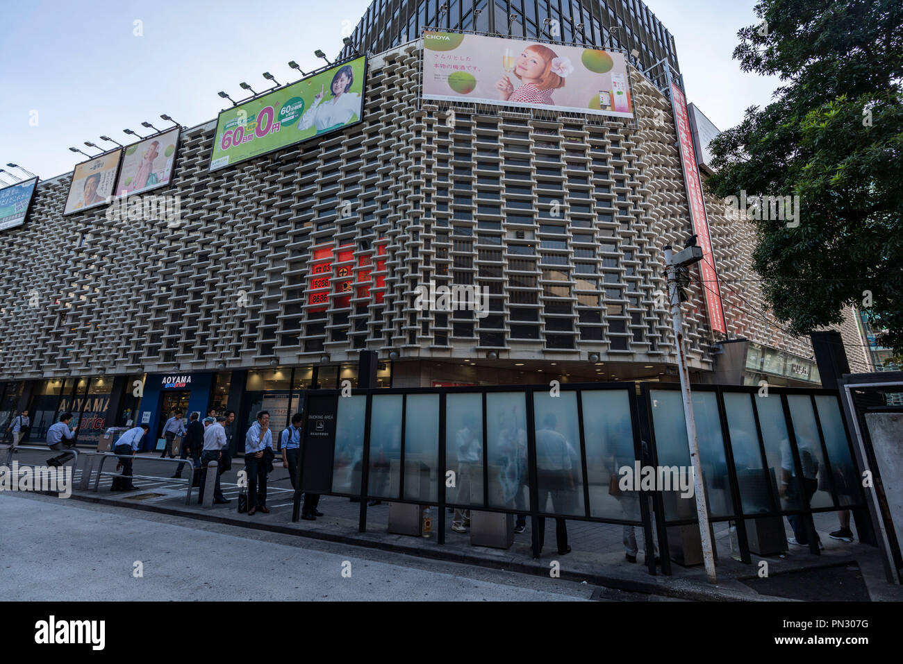 New shimbashi building hi-res stock photography and images - Alamy