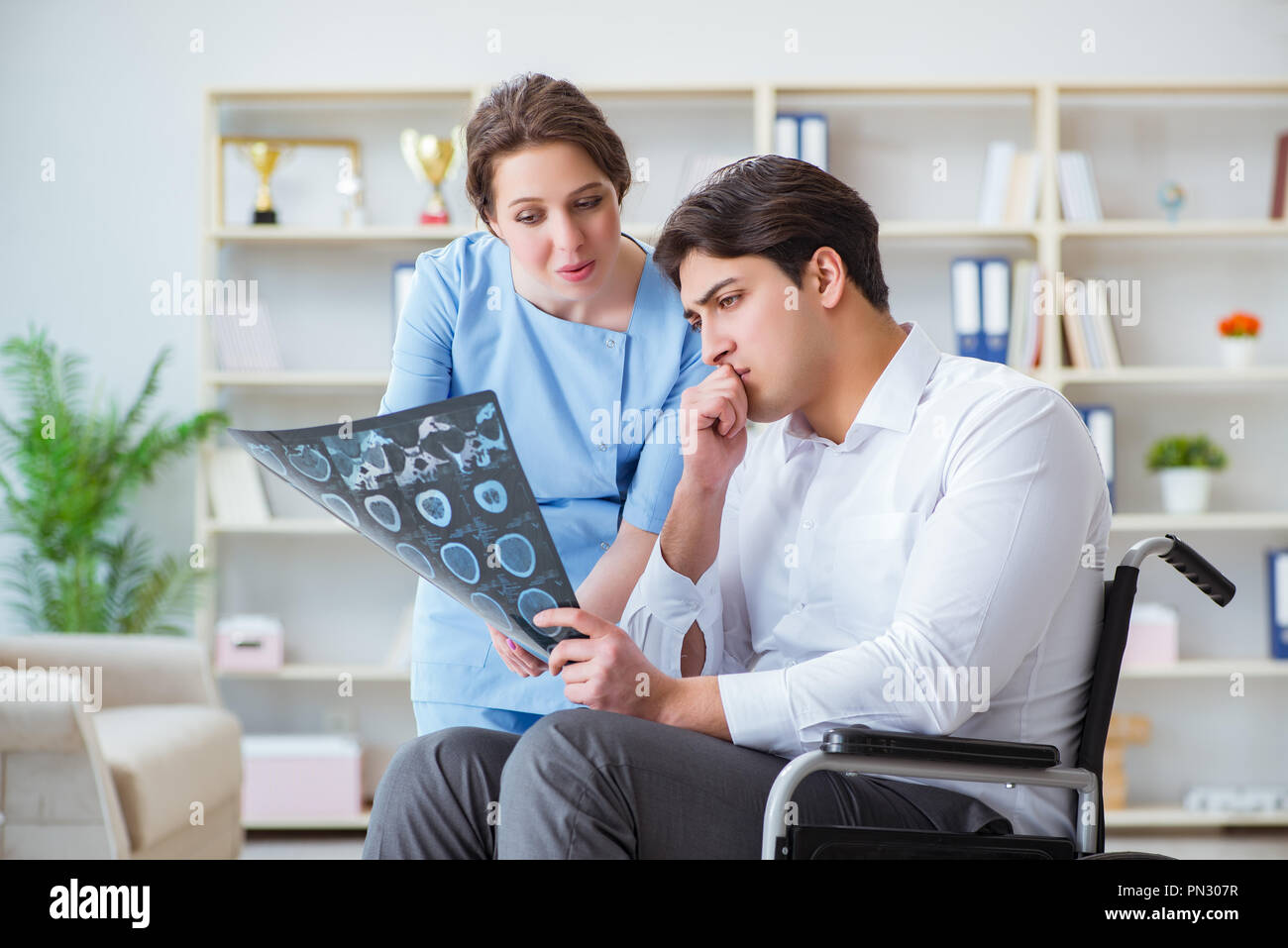 Doctor discussing x-ray image with patient Stock Photo - Alamy