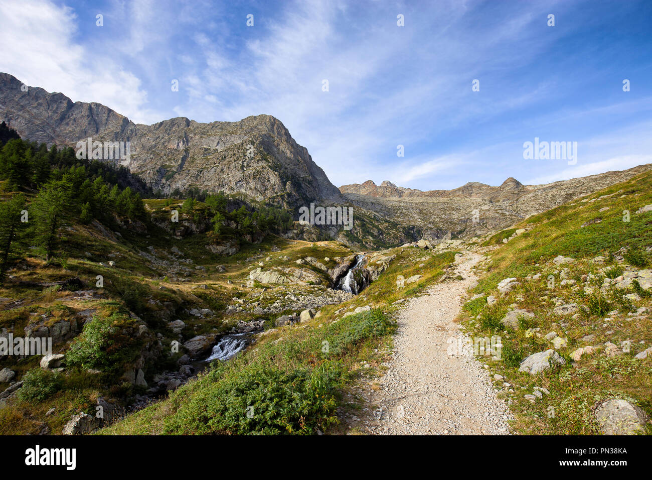 Mountain pathway nature path hi-res stock photography and images - Alamy