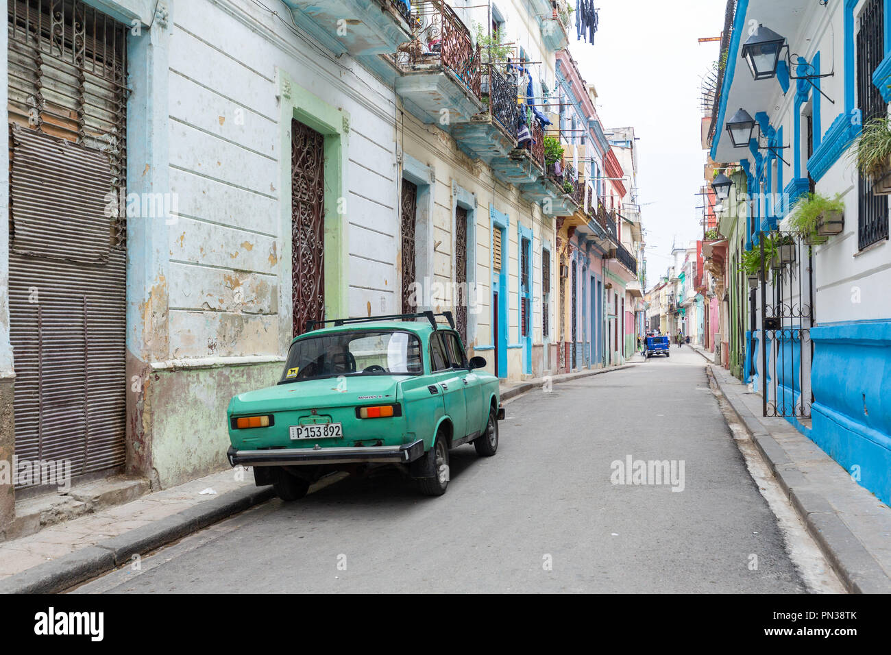 Street scene with green classic car, Havana, Cuba Stock Photo - Alamy