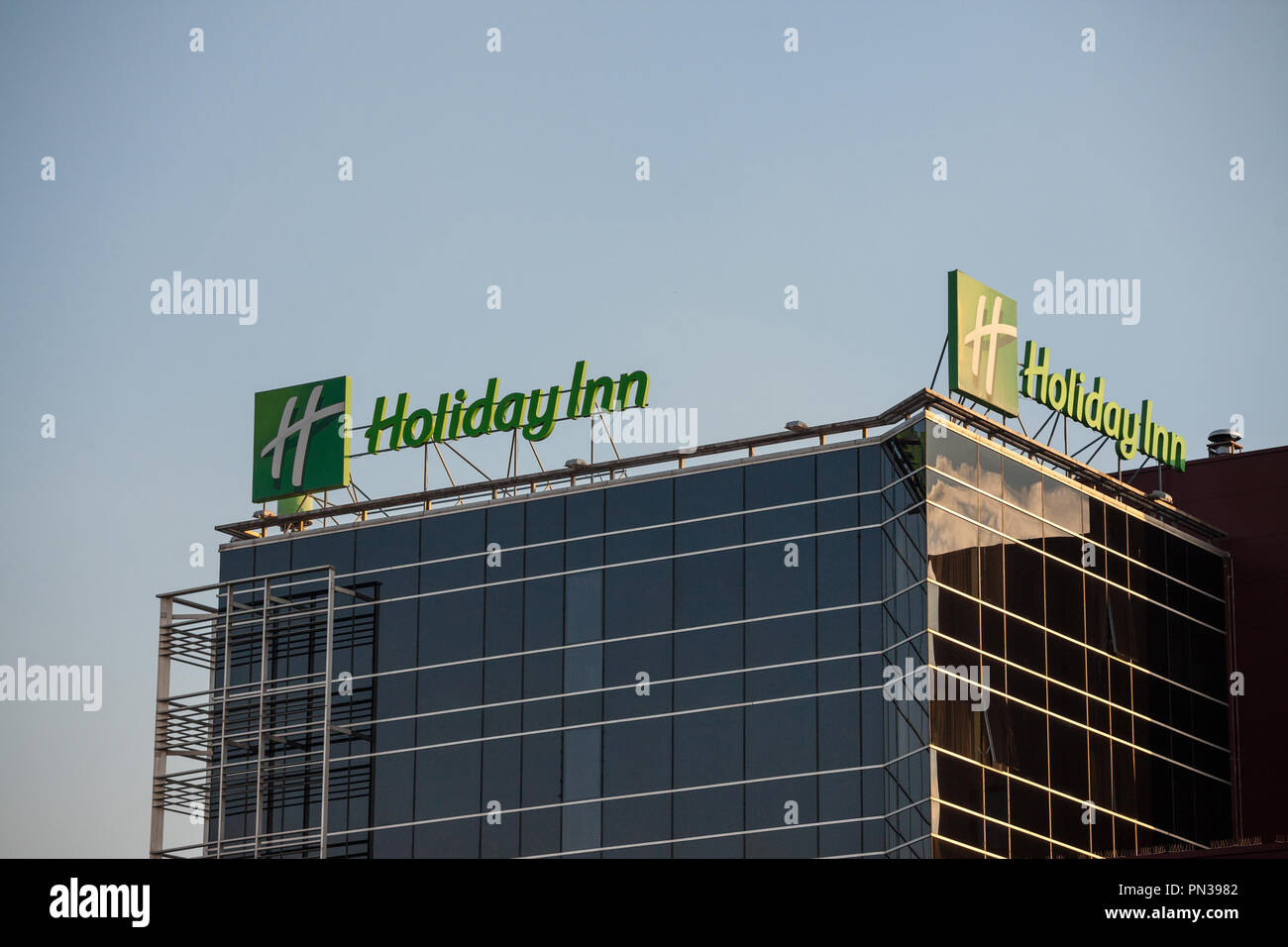 Holiday inn logo hi-res stock photography and images - Alamy